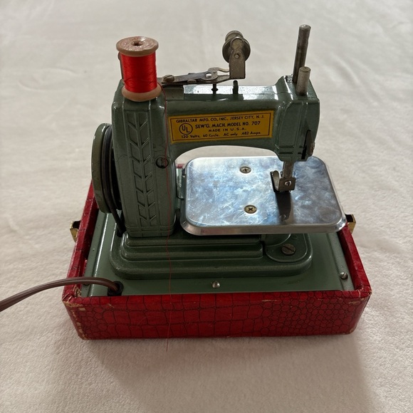 betsy ro | Toys | Vintage Betsy Ross Electric Mini Toy Sewing Machine ...